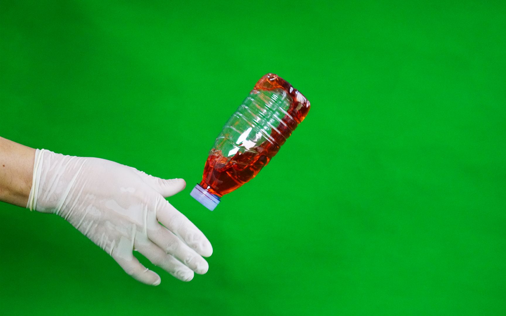 魔力科学小实验,全人类都上瘾了的翻水瓶挑战,如何一次成功?