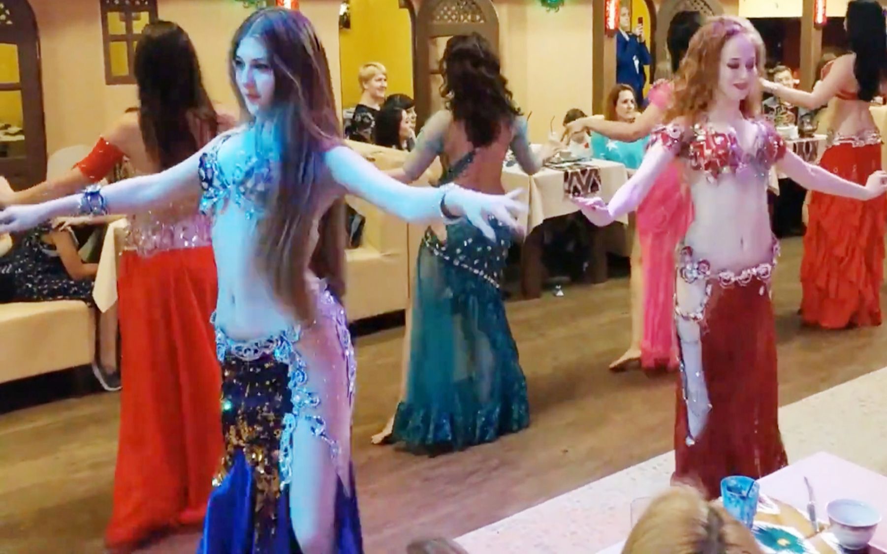 蛇舞S来吗?秀色可餐的肚皮舞宴会