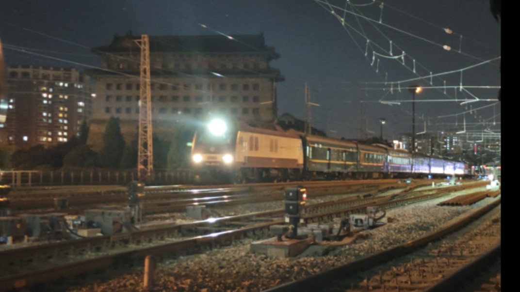 【铁路】因北京站改造施工而停运的T35次(北京-合肥)末班列车驶出...