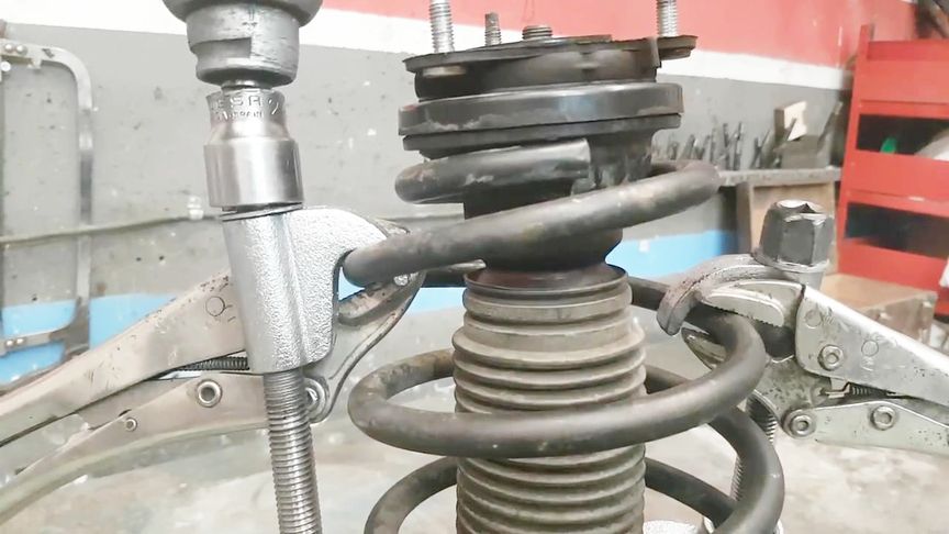 车上的减震弹簧还可以这样拆?有了这套工具自己在家就能拆了!