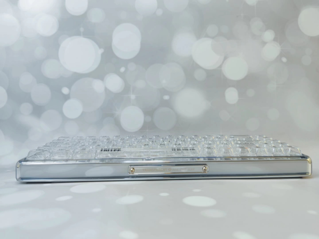 谁能拒绝一款会跃动的洛斐水晶透明键盘呢?