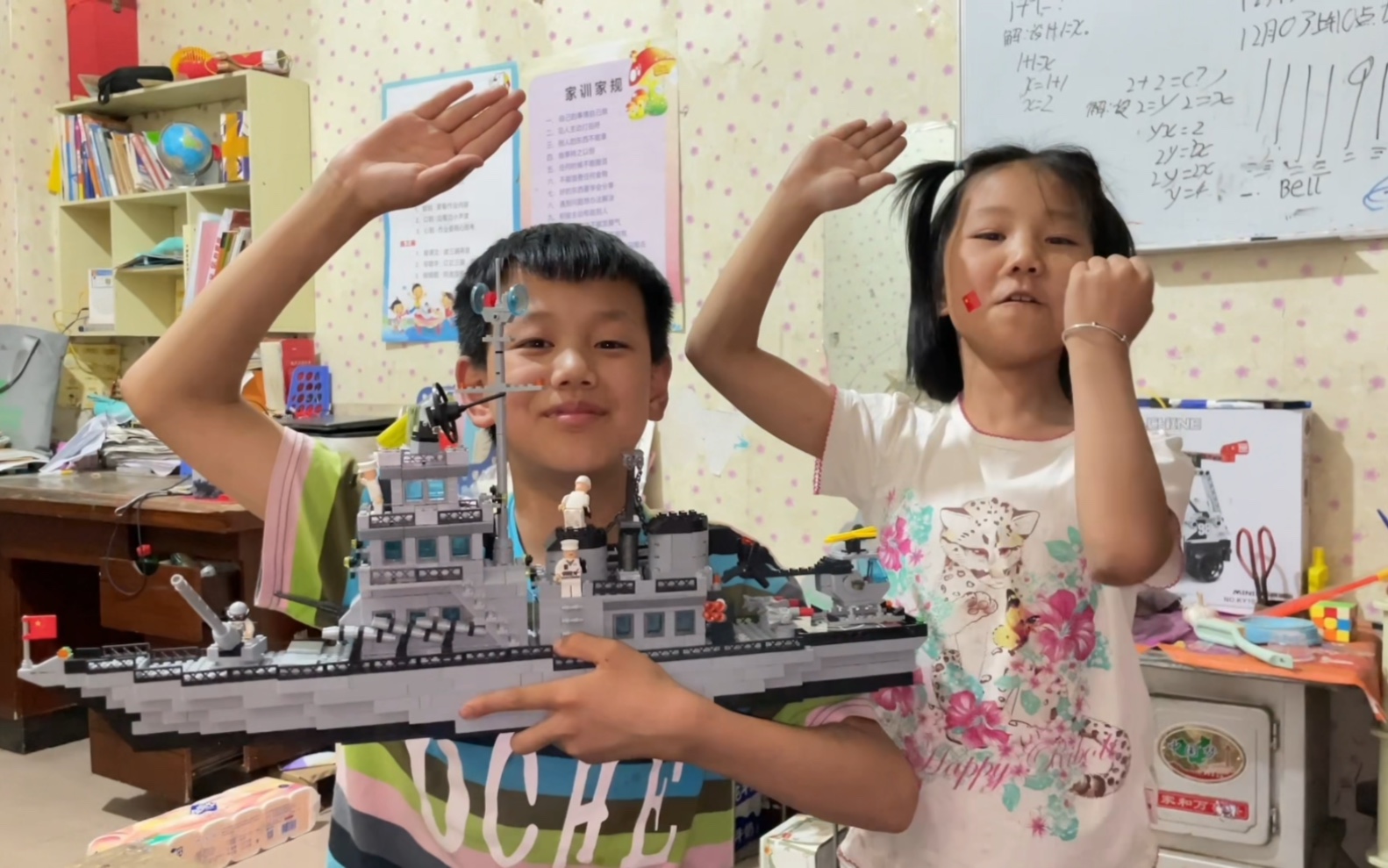 妈妈兑现承诺!12岁哥哥兴奋的不得了,拼接1125个零件,童年快乐