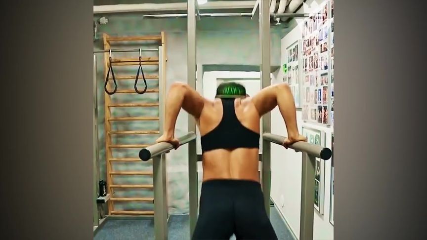 女孩的锻炼日常,意志力非常坚强