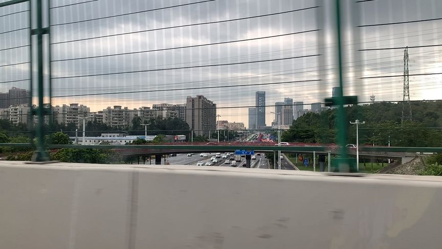 准备下雨了,天气随时变化。像人的心情一样