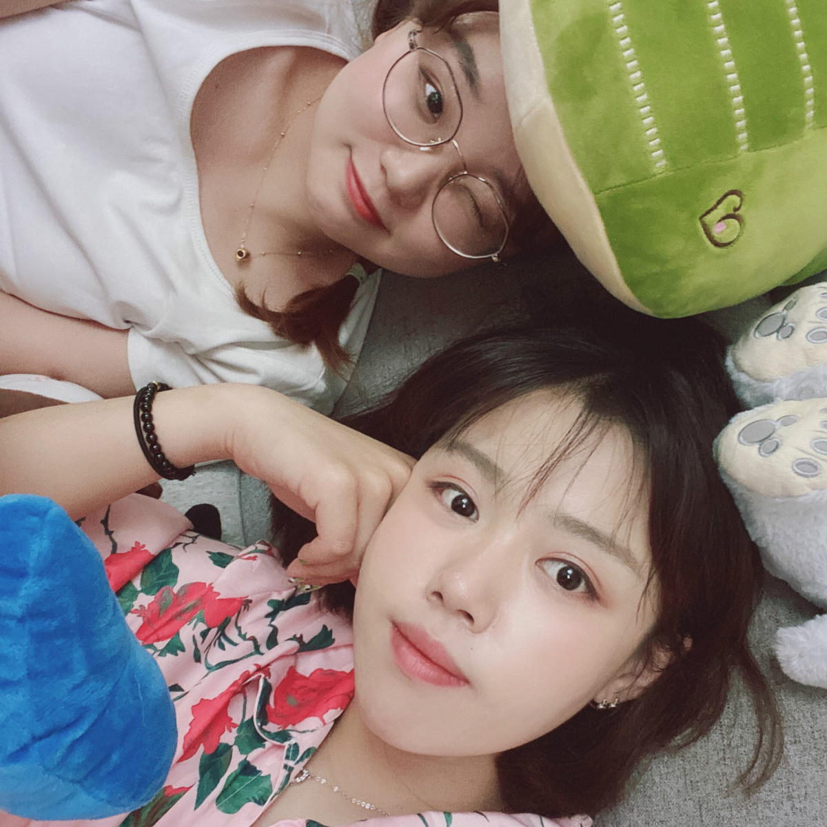 嗑糖姐妹花 