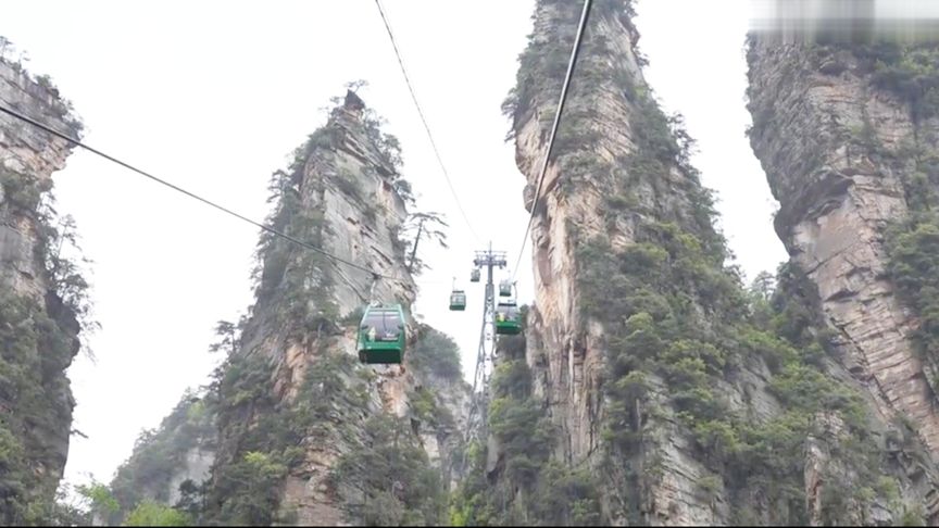 坐缆车游览张家界,从万山从中穿过,拍出来真震撼
