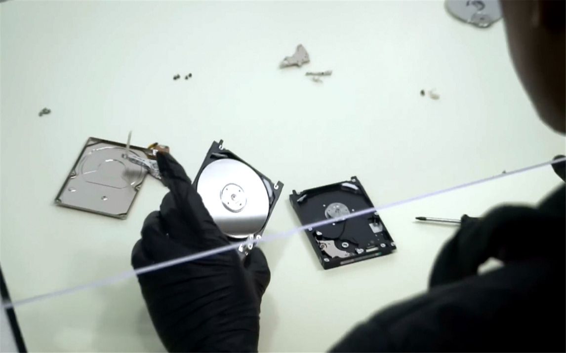 机械硬盘电机损坏,拆开更换盘体维修全程(Youtube原视频无翻译建议勿...