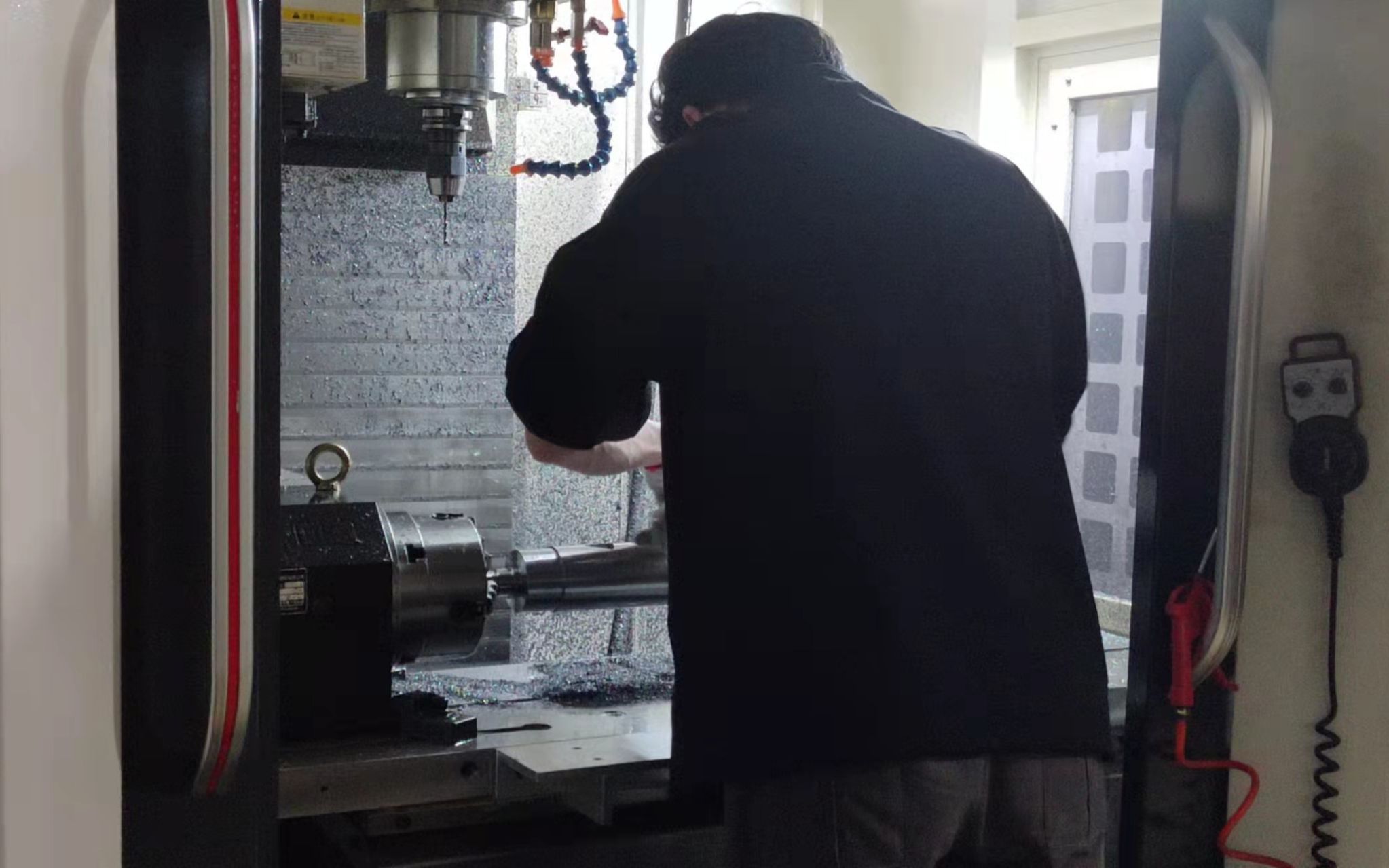 你们的同事认真工作时是这样的吗?-鸣鸿刀模