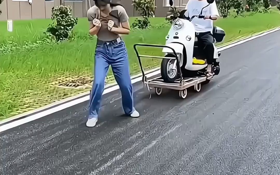 电动车助推器电瓶车爆胎神器摩托三轮车扎胎瘪胎拖车器万能自救器