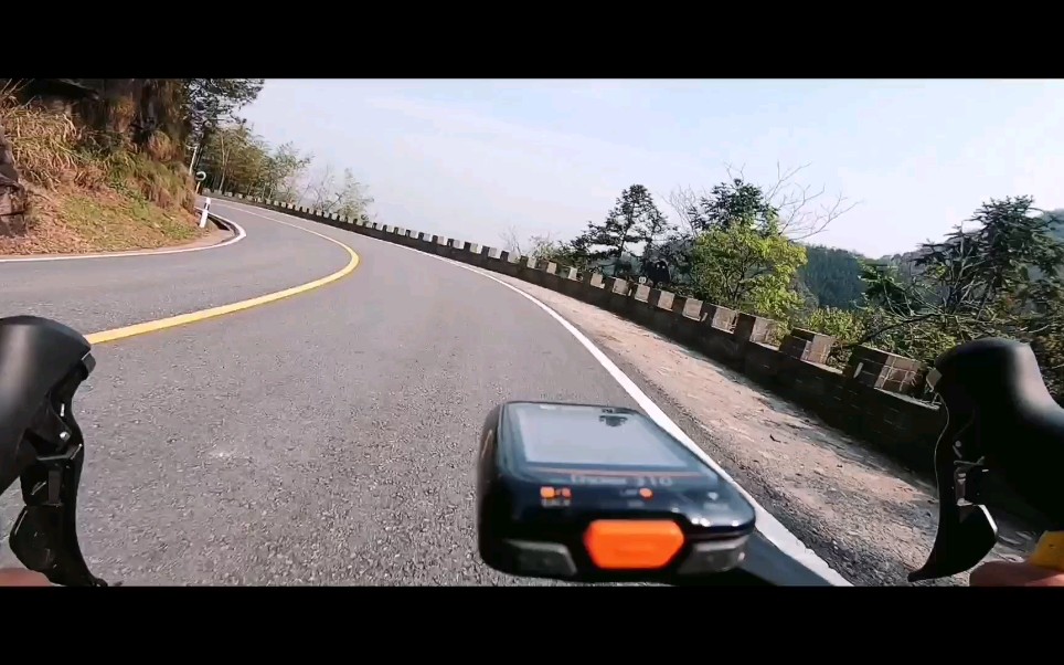 打卡九华山盘山公路,上山一小时下山十分钟,坡就是这么残酷。休闲骑...