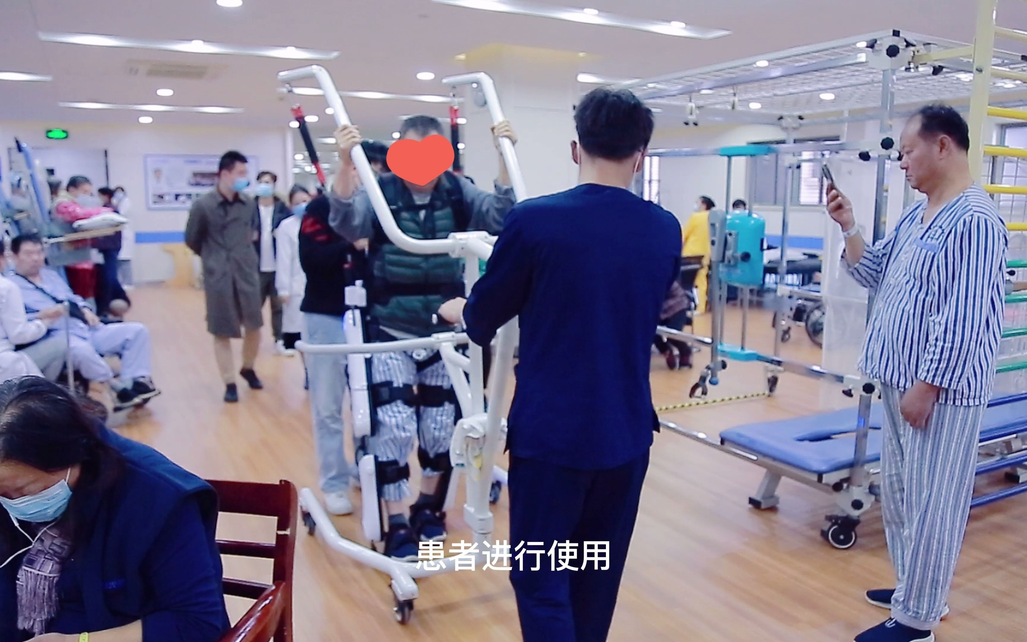 康复医学科最耀眼的“明星”——下肢康复外骨骼机器人