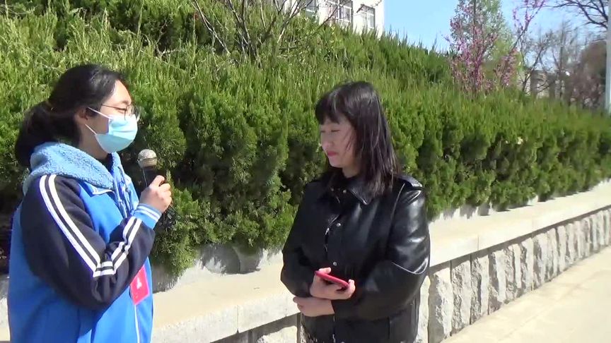 学生记者采访家委会代表