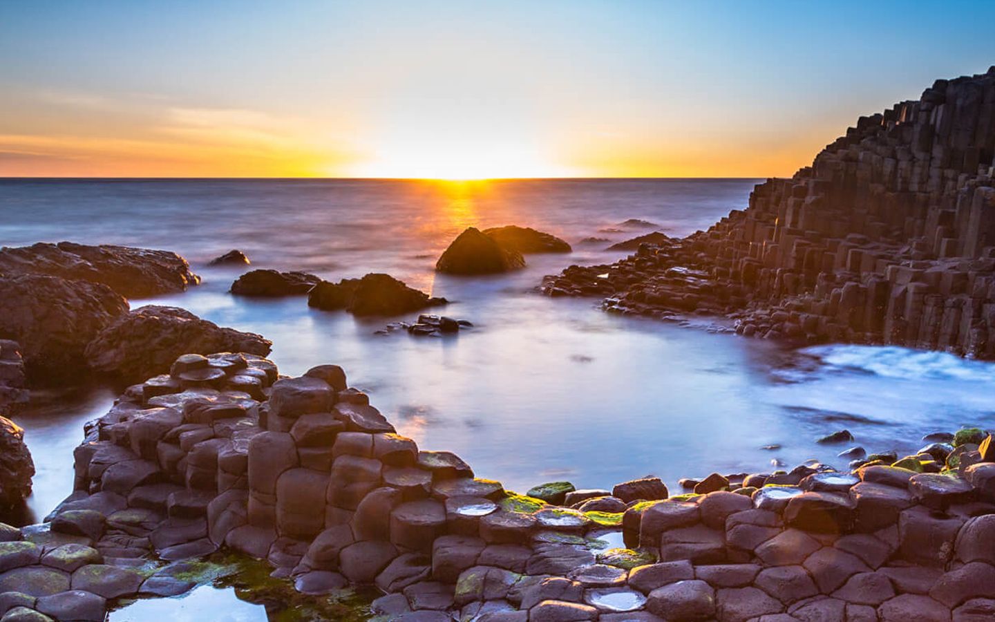 北爱尔兰·巨人之路 I 世界地质奇迹,延绵海岸的神奇石道