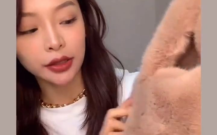 冬天羊羔毛皮草狂热爱好者