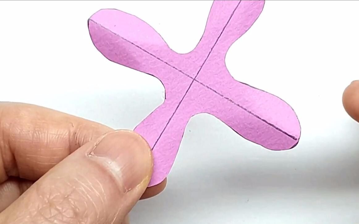 超简单的折纸回旋镖,弹出去还能飞回来,孩子们在家玩疯了!