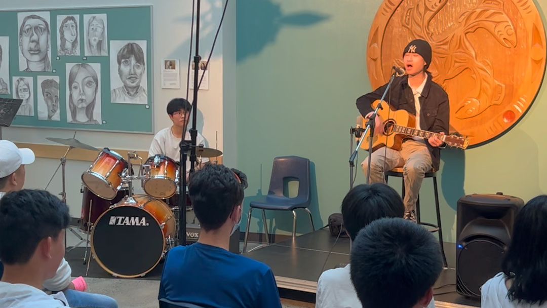 学校表演Young For You