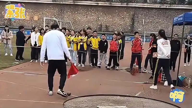每年的学校运动会,总有些隐藏的“青铜大神”!