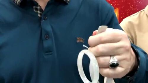 老先生教一招,听声音辨别翡翠手镯的真假,学到就不会上当了!