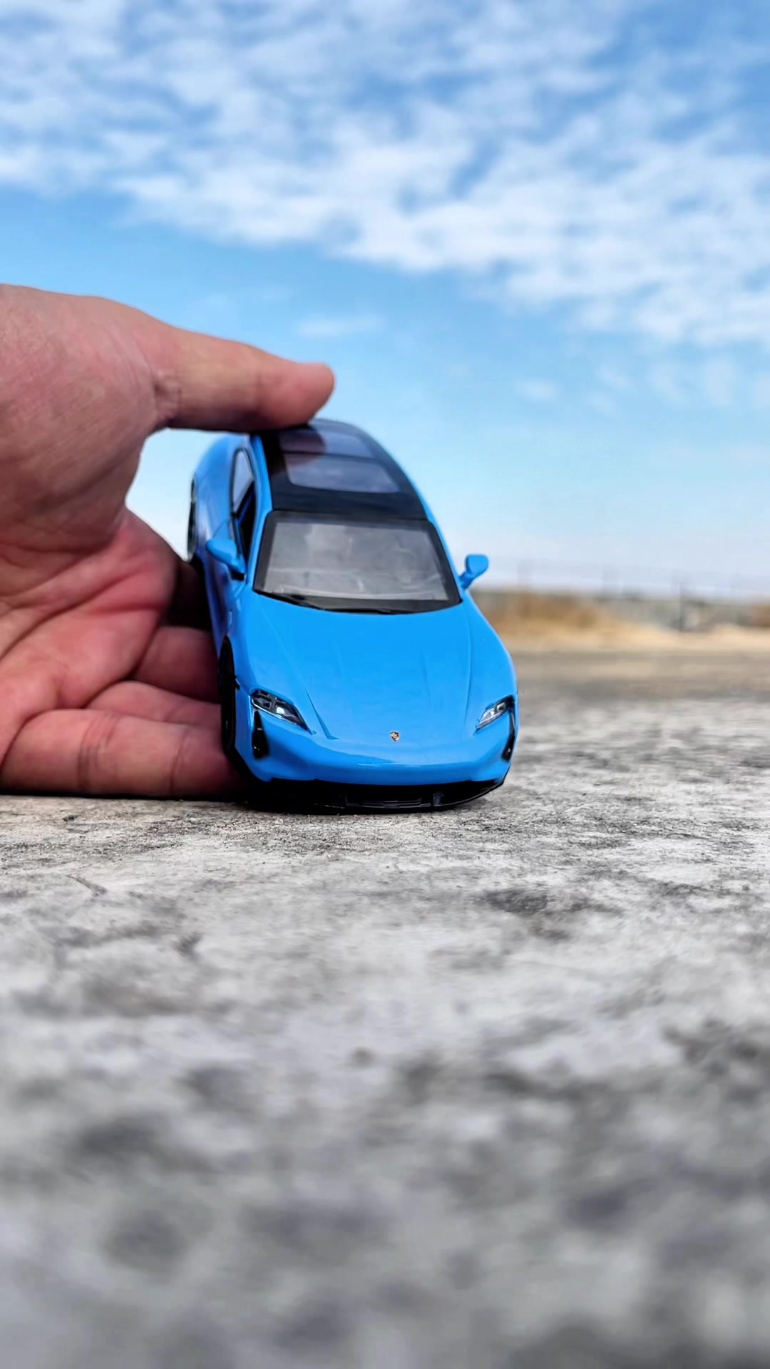 1比36保时捷Taycan合金属汽车模型玩具车摆件 1/36保时捷Taycan合金...