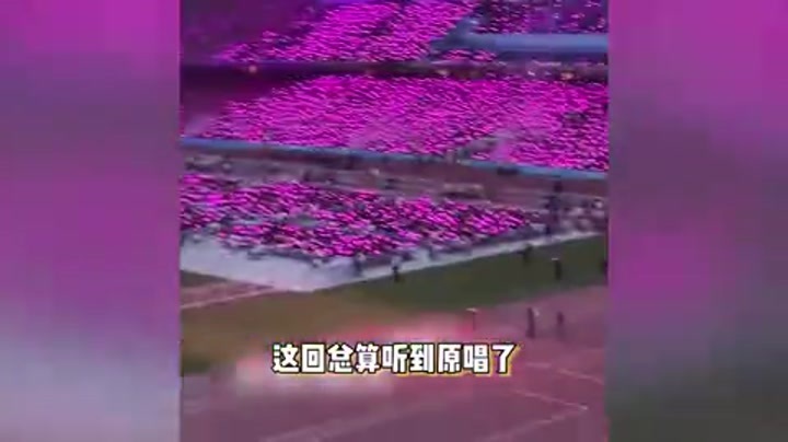 凤凰传奇演唱会罕见出现冷门歌,台下顿时安静,玲花曾毅努力憋笑