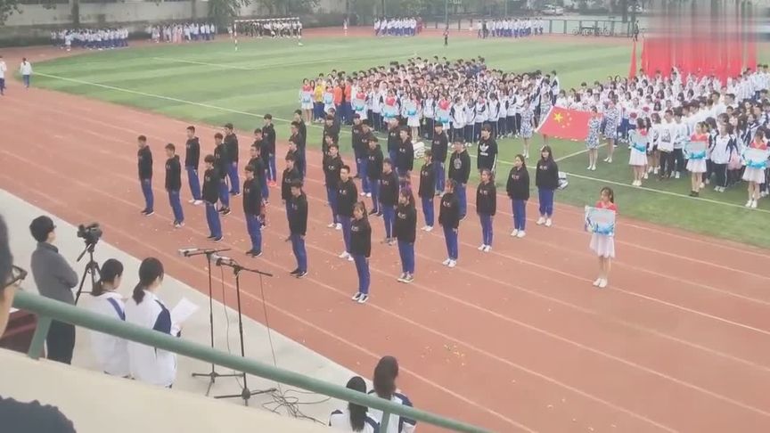 学校运动会开幕式最秀的班级,秀翻全场,求求你别秀了!