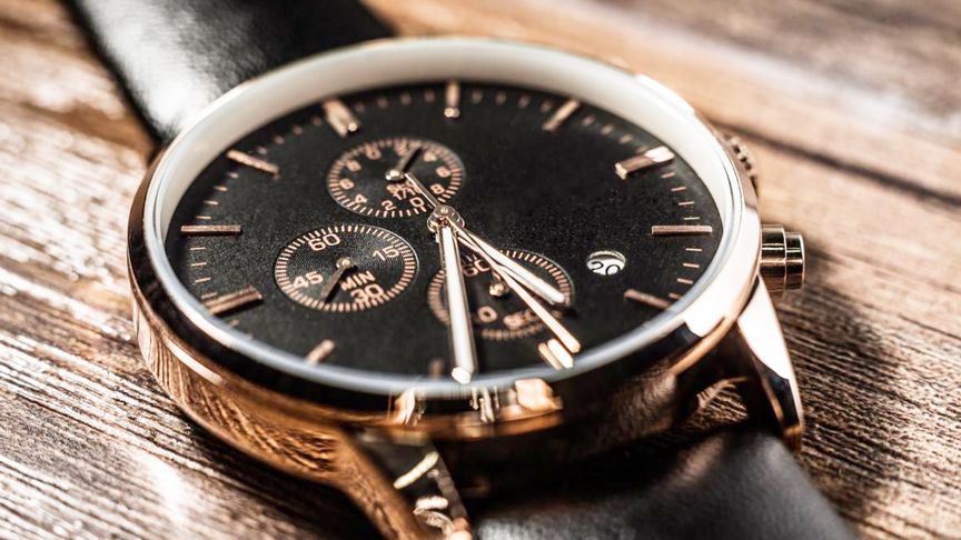 手表有雾气只要正常转动就可以不管它?教你一招,巧除镜面雾气!