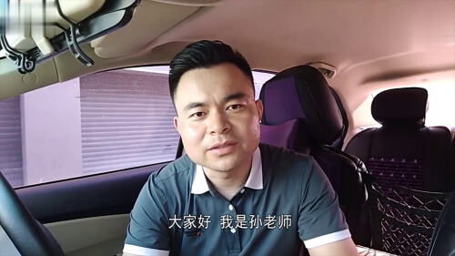 女司机逆行堵上百辆车,疯狂叫嚣:有本事砸我车啊,结局太解恨!