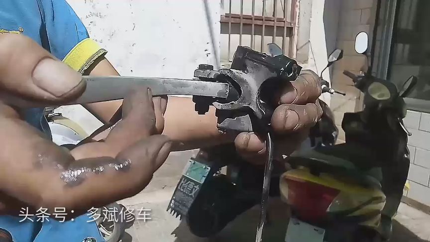 电动车碟刹泵不回弹刹不住时常断电车不走,这样维修才能彻底解决