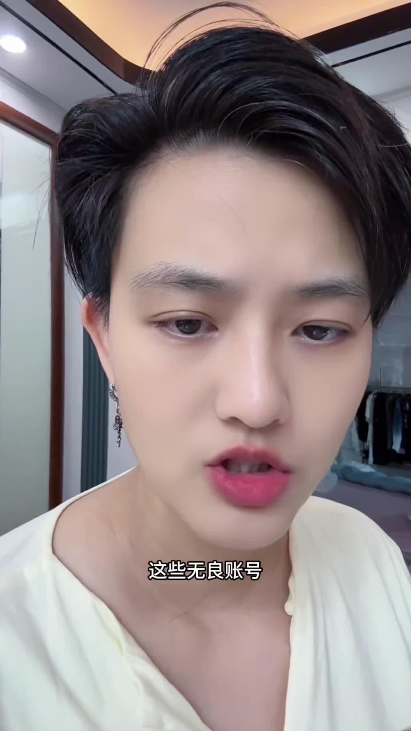 我们这款是袋鼠妈妈品牌的内衣洗衣液,姐妹一定要注意辨认,买到假货...