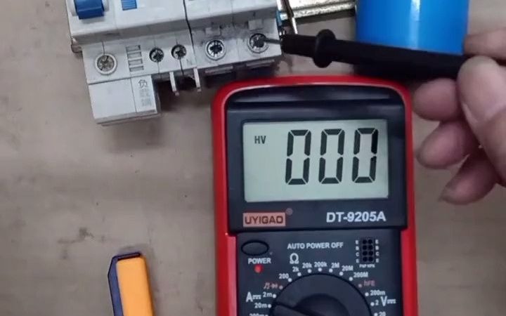 通过万用表一支表笔同样能够区分零火线,分享给大家