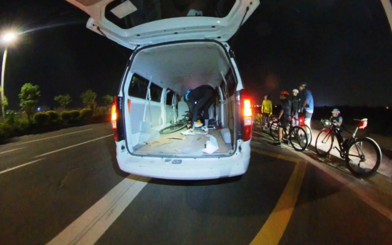 摔车,脸部划伤,膝盖胳膊手臂轻微擦伤