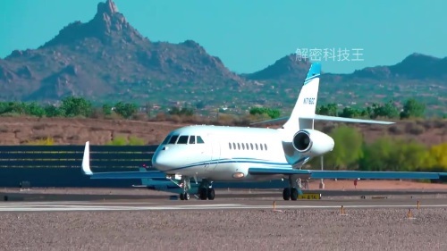 这架飞机的编号是N716GC,型号是达索猎鹰2000,挺牛的!