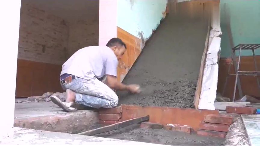 看看建筑工人是怎样浇筑混凝土楼梯的,这技术值得一学