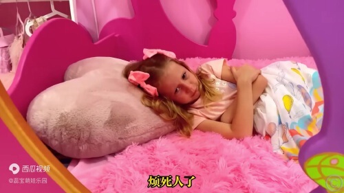 小女孩许愿爸爸消失,自己大吃特吃零食,结果闹肚子了