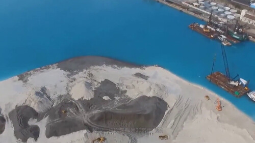 男子在阳台看风景,却察觉天空不对劲,手机记录下罕见一幕