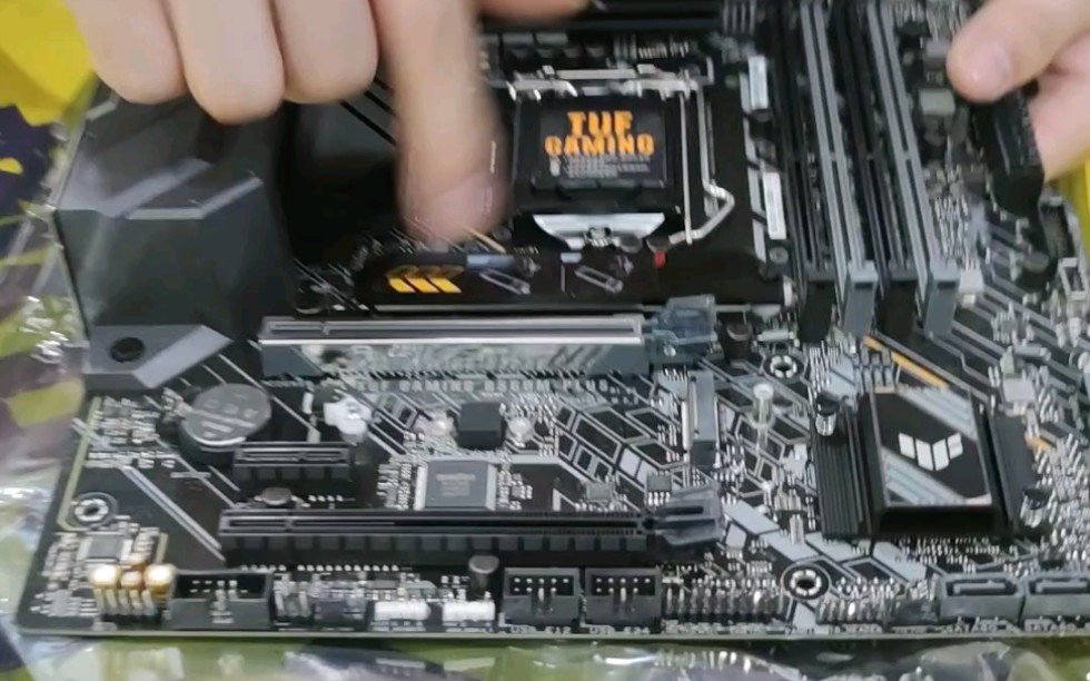 拆封!华硕TUFB560M重炮手