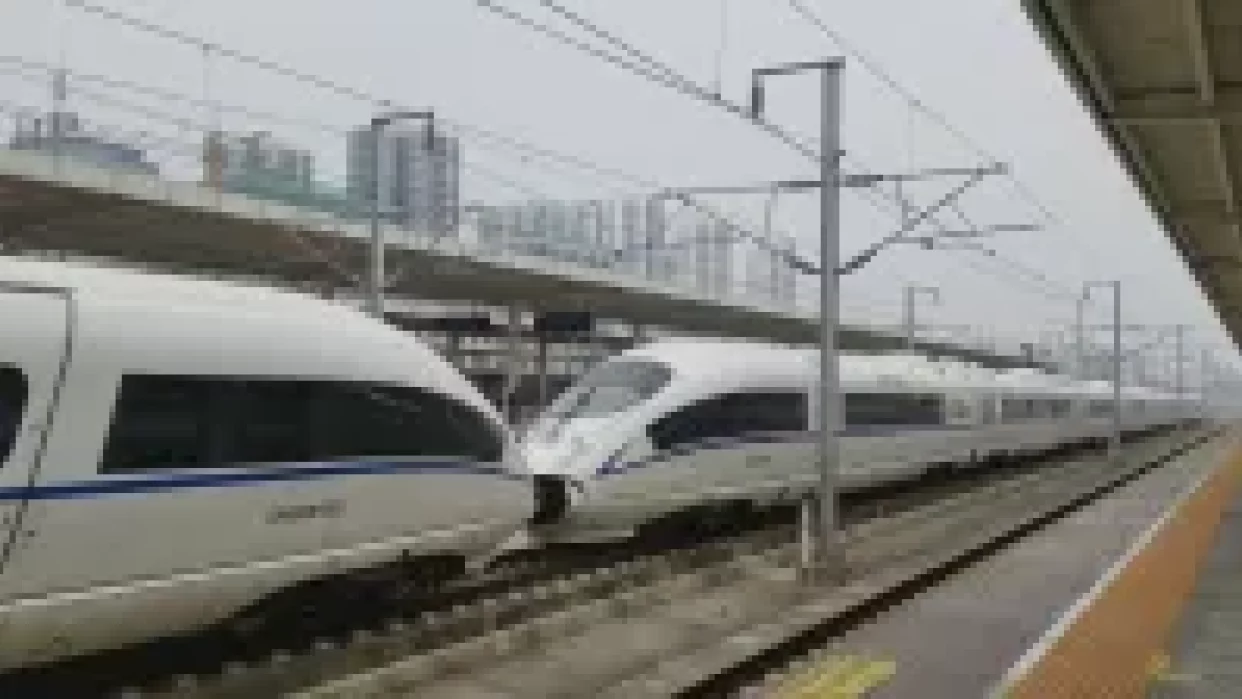 重联CRH380B担当G89次列车(北京南-成都东)通过汉中站(2019/09)