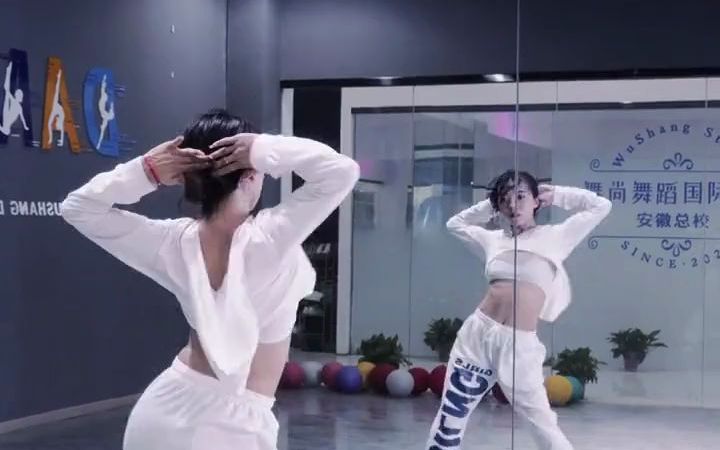 让我们荡起双桨dj 这首歌应该是在小学的音乐课上学过吧?