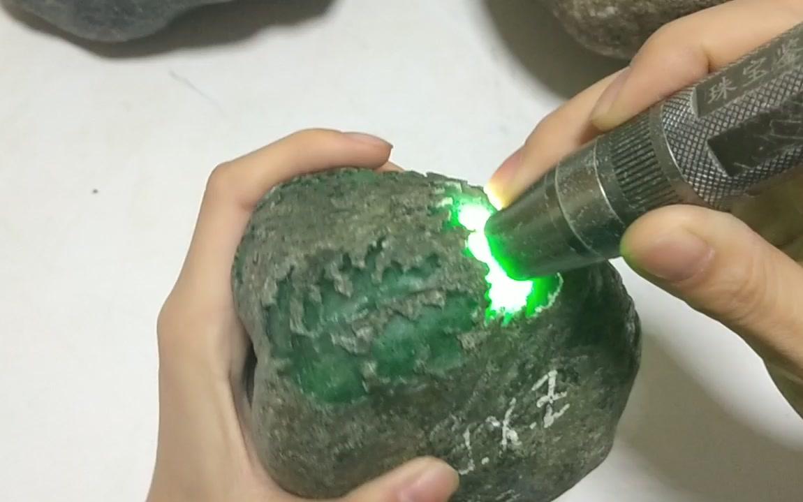 绝迹黑皮老会卡翡翠原石