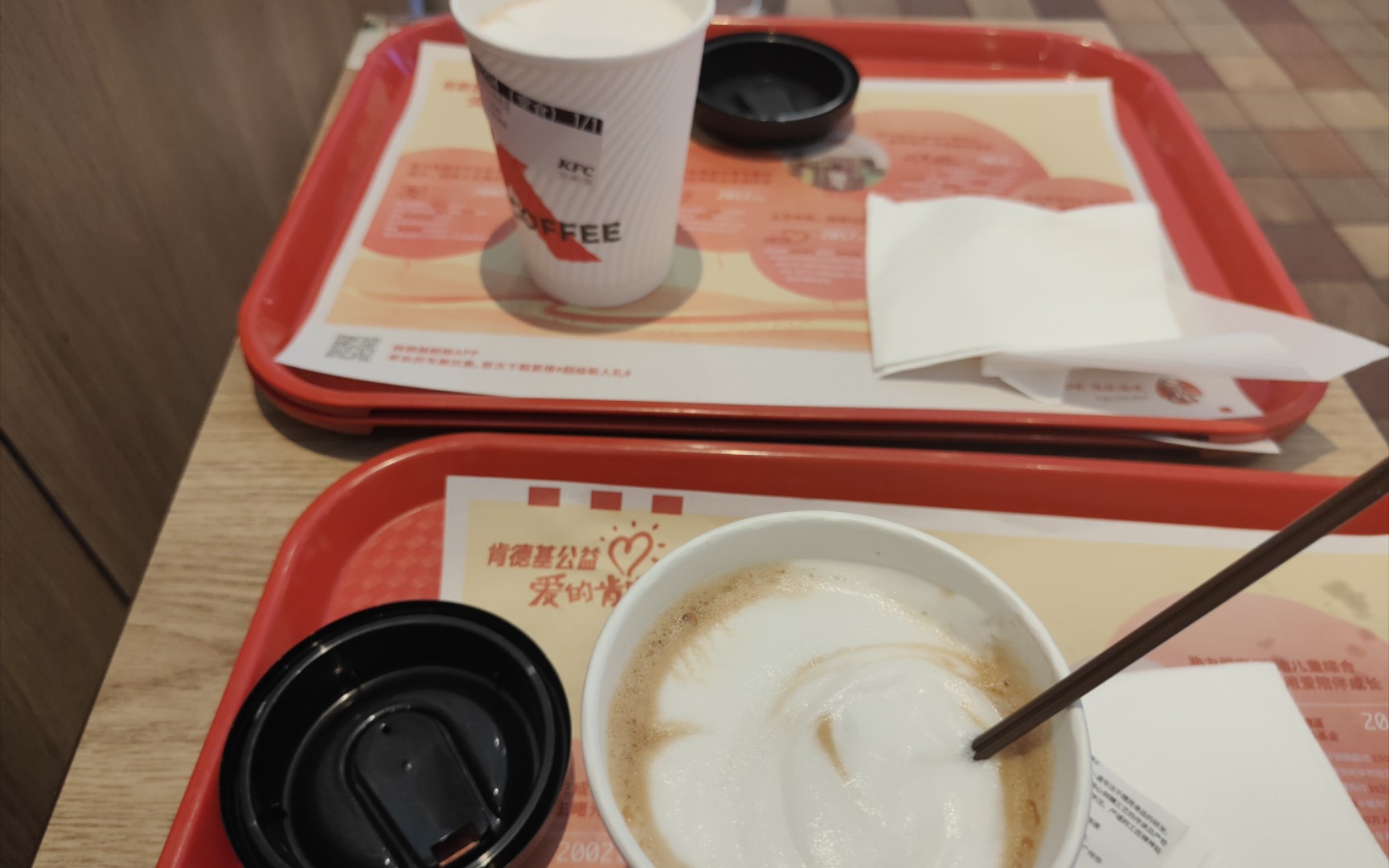 点了两杯肯德基的现磨咖啡,一杯5 元,一杯7元!太划算啦!