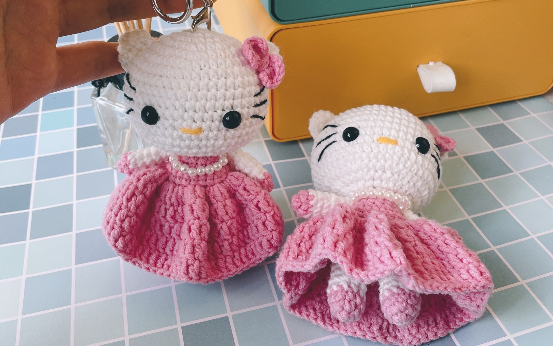 手工毛线DIY编织hello Kitty小挂件钩针教程