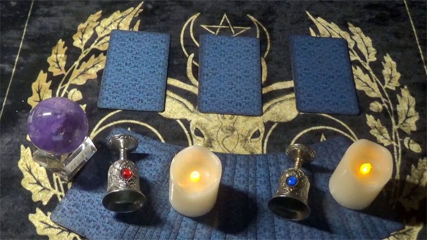 塔罗占卜:默念对方名字,看他对这段感情的心里话和感受是什么?