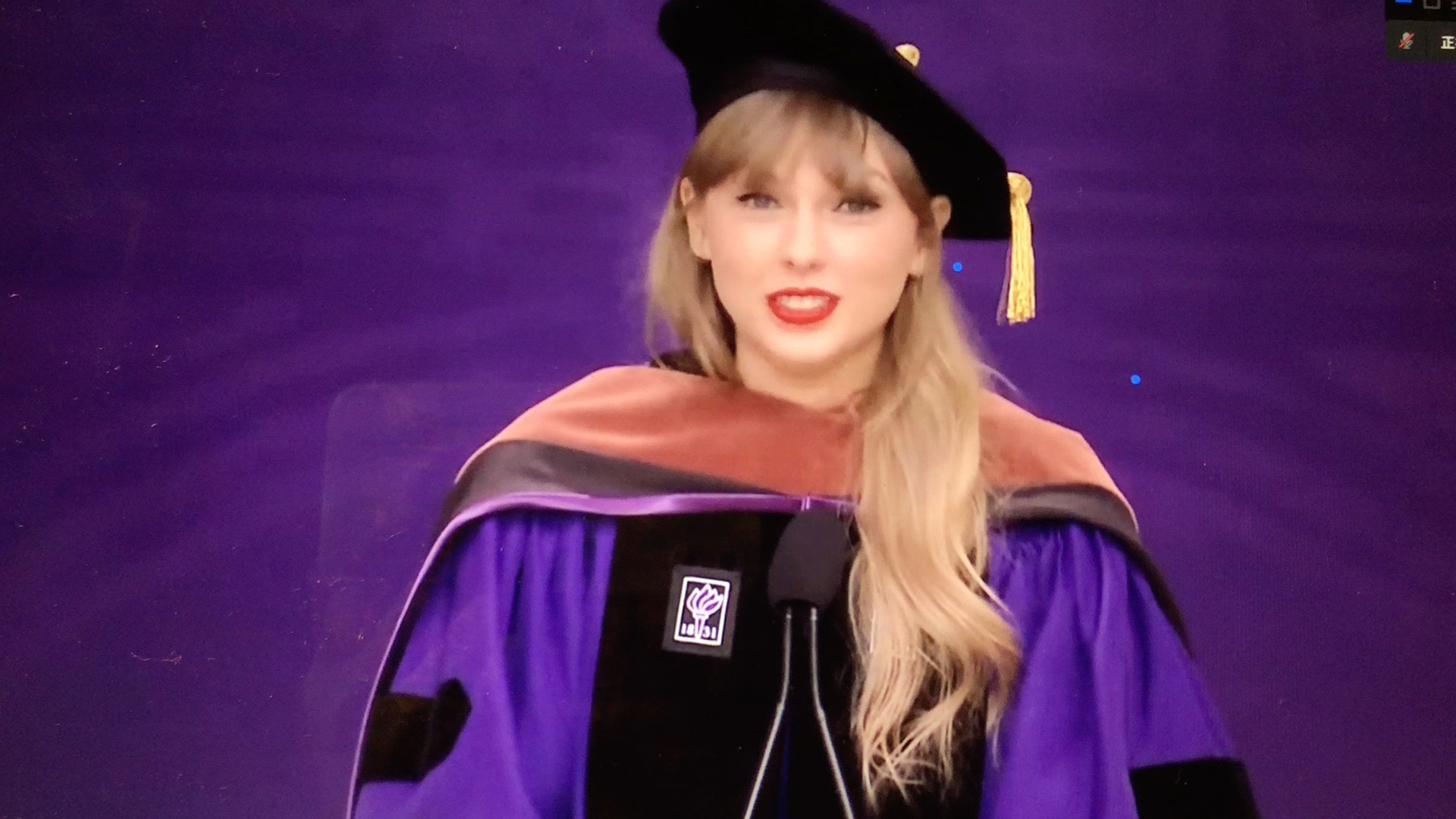 Taylor Swift 纽约大学2022届毕业典礼 演讲(完整版)