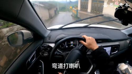 为何新手开手动挡走山路那么困难?不能太机械性,灵活挂档才顺滑