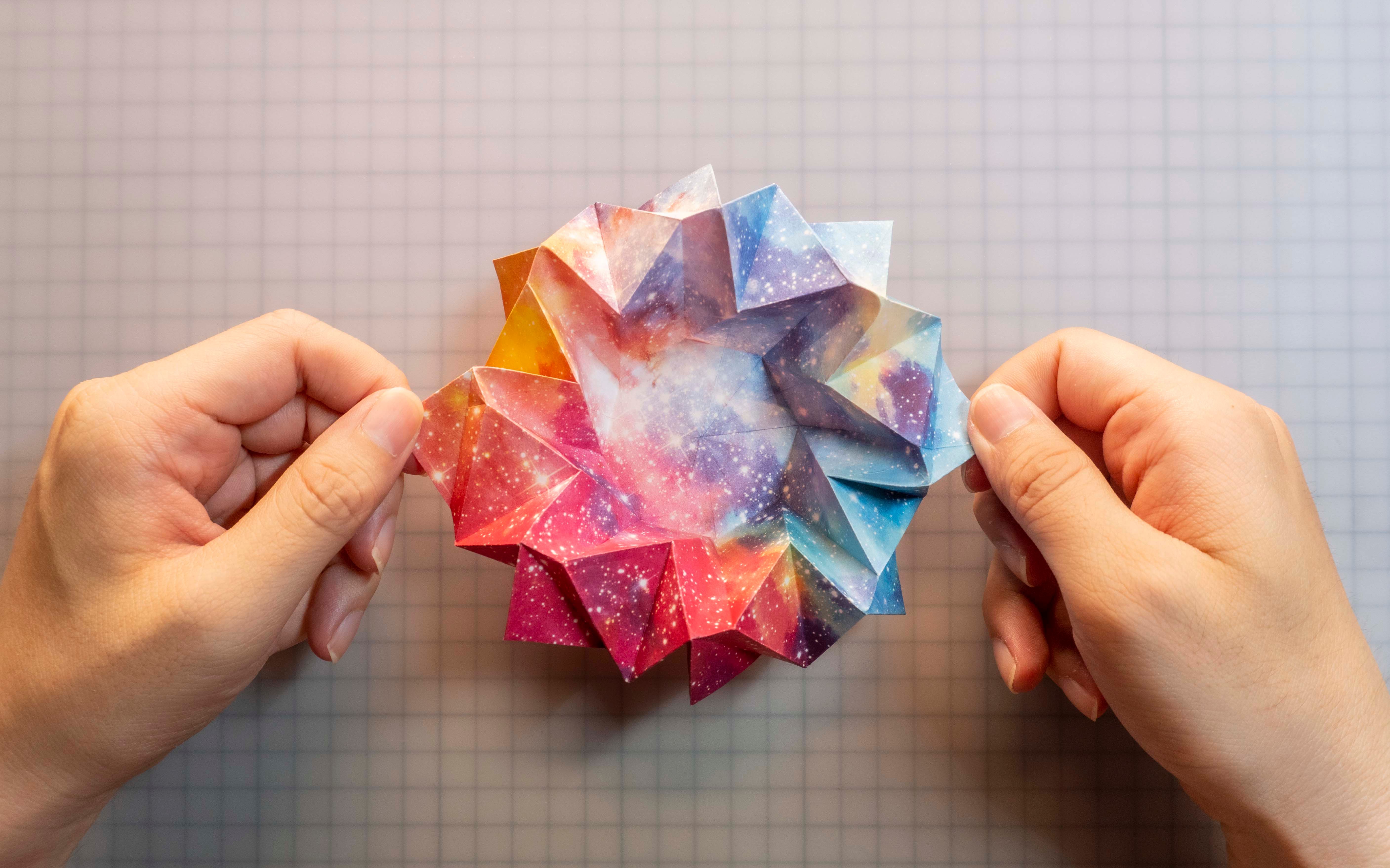 【折纸-教程】拉开还能自动回弹的花,折叠展开结构这么好玩嘛?