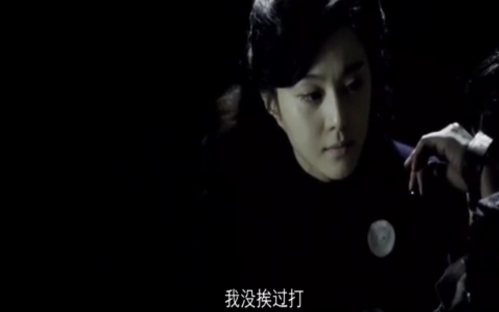 小鬼子太狠了,把美女腿打断再接上反复折磨,变态至极