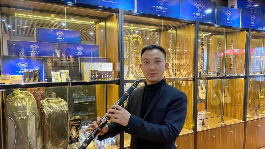 单簧管指法176543,同事学习三天嘴和腮帮子疼,能否坚持学习下去