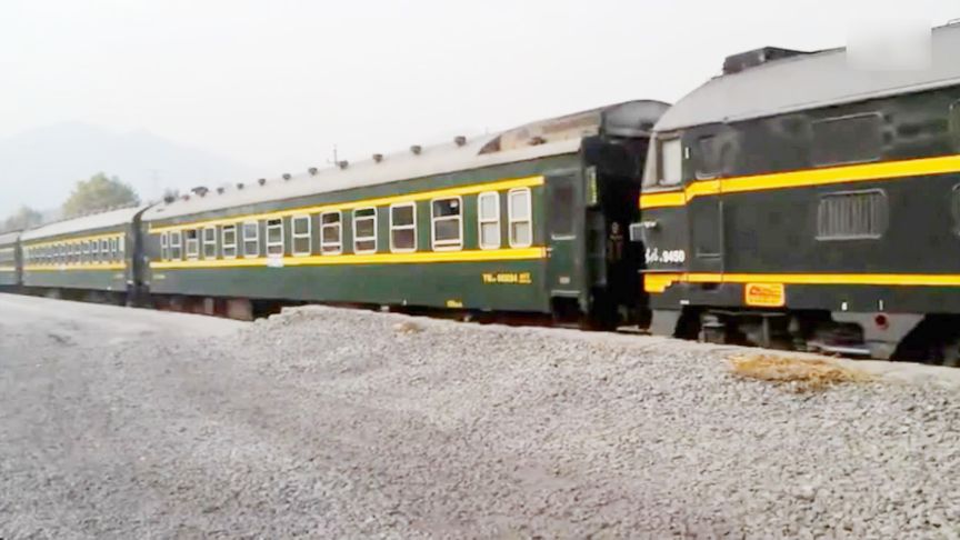 成都至巴中K9393次绿皮火车 DF4B牵引出旺苍站 现已停运