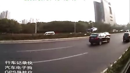 行车记录仪P5000汽车黑匣子高速公路上录相视频 回放