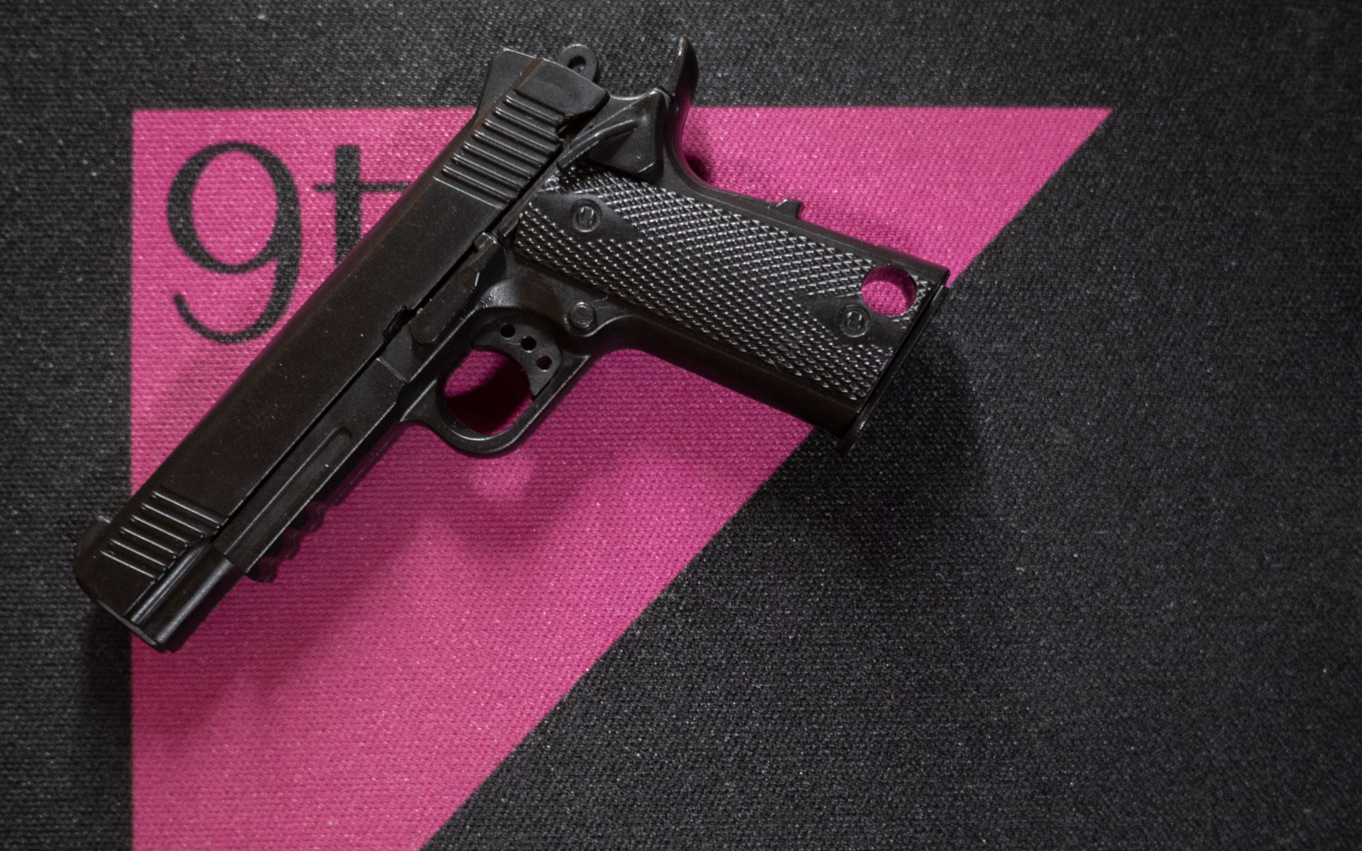 M1911小比例手枪模型可动挂饰-钥匙扣-装饰品